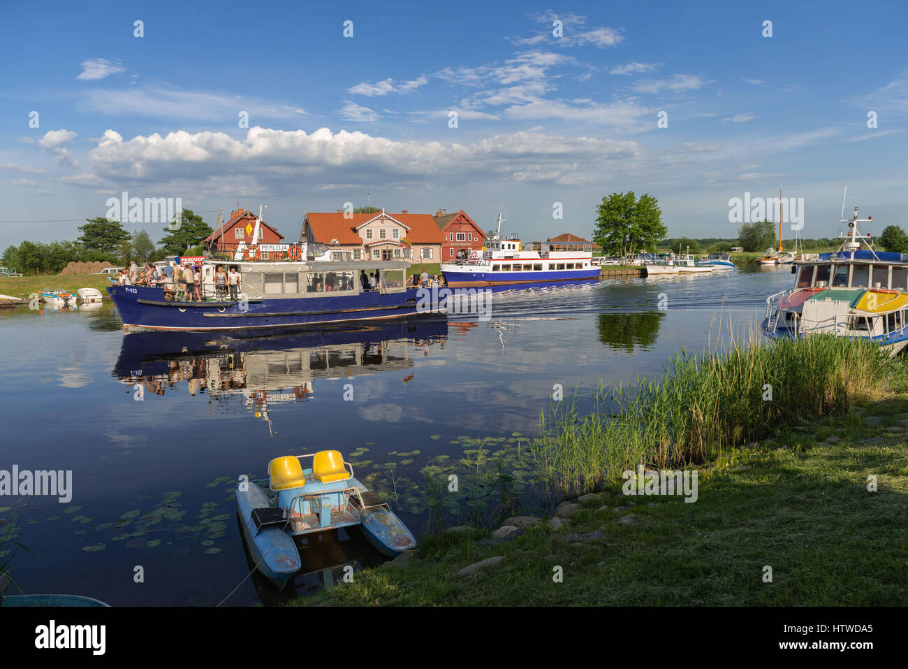 Pleasure boat hi-res stock photography and images - Alamy
