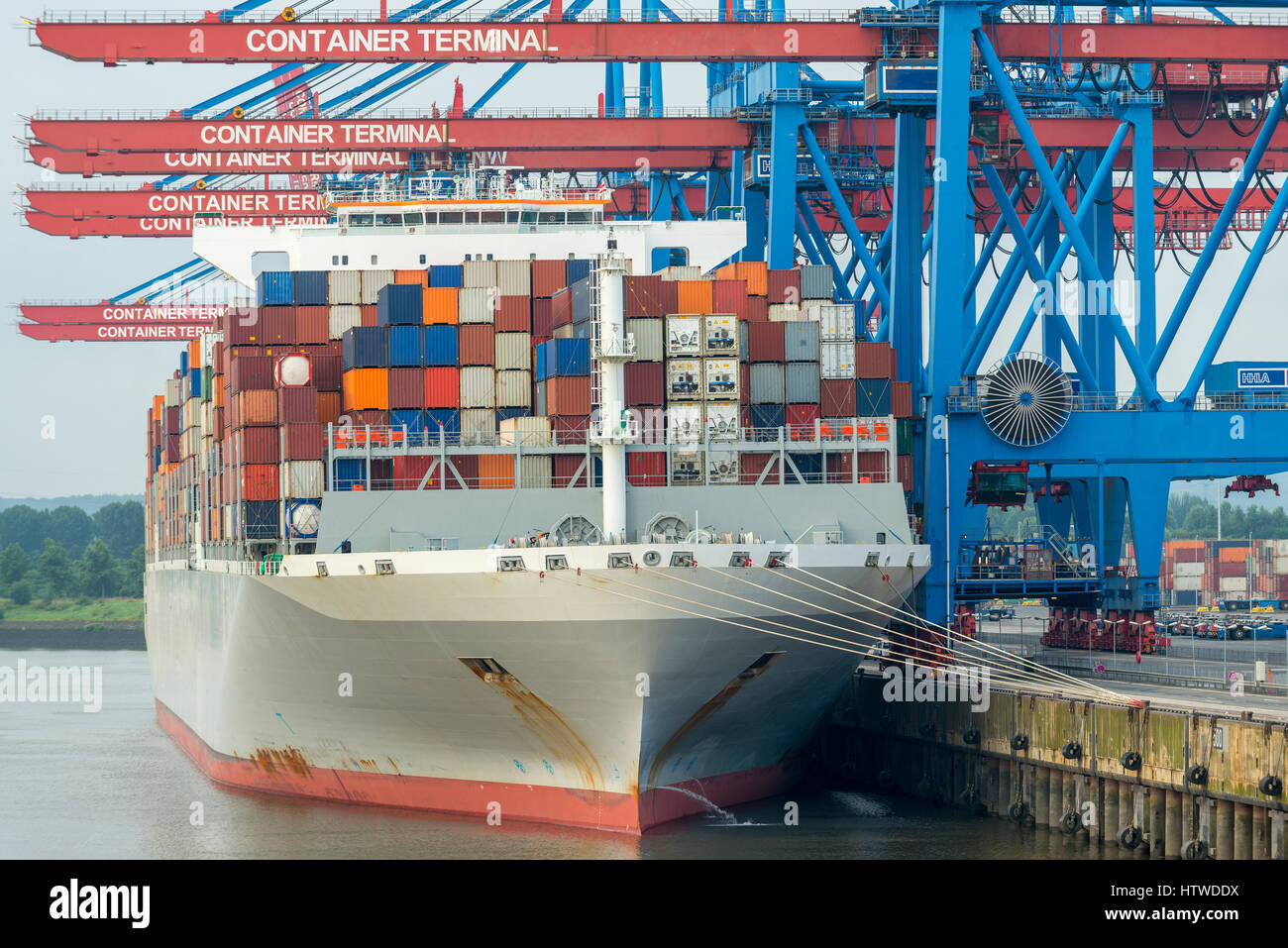 Containerterminal in Hamburg, Deutschland Stock Photo - Alamy