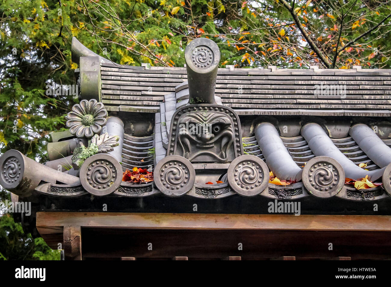 Traditional japanese roof style hi-res stock photography and images - Alamy