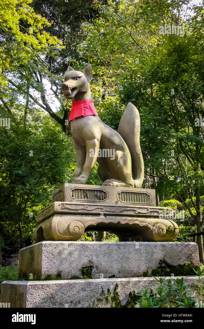 Japanese fox statue hi-res stock photography and images - Alamy