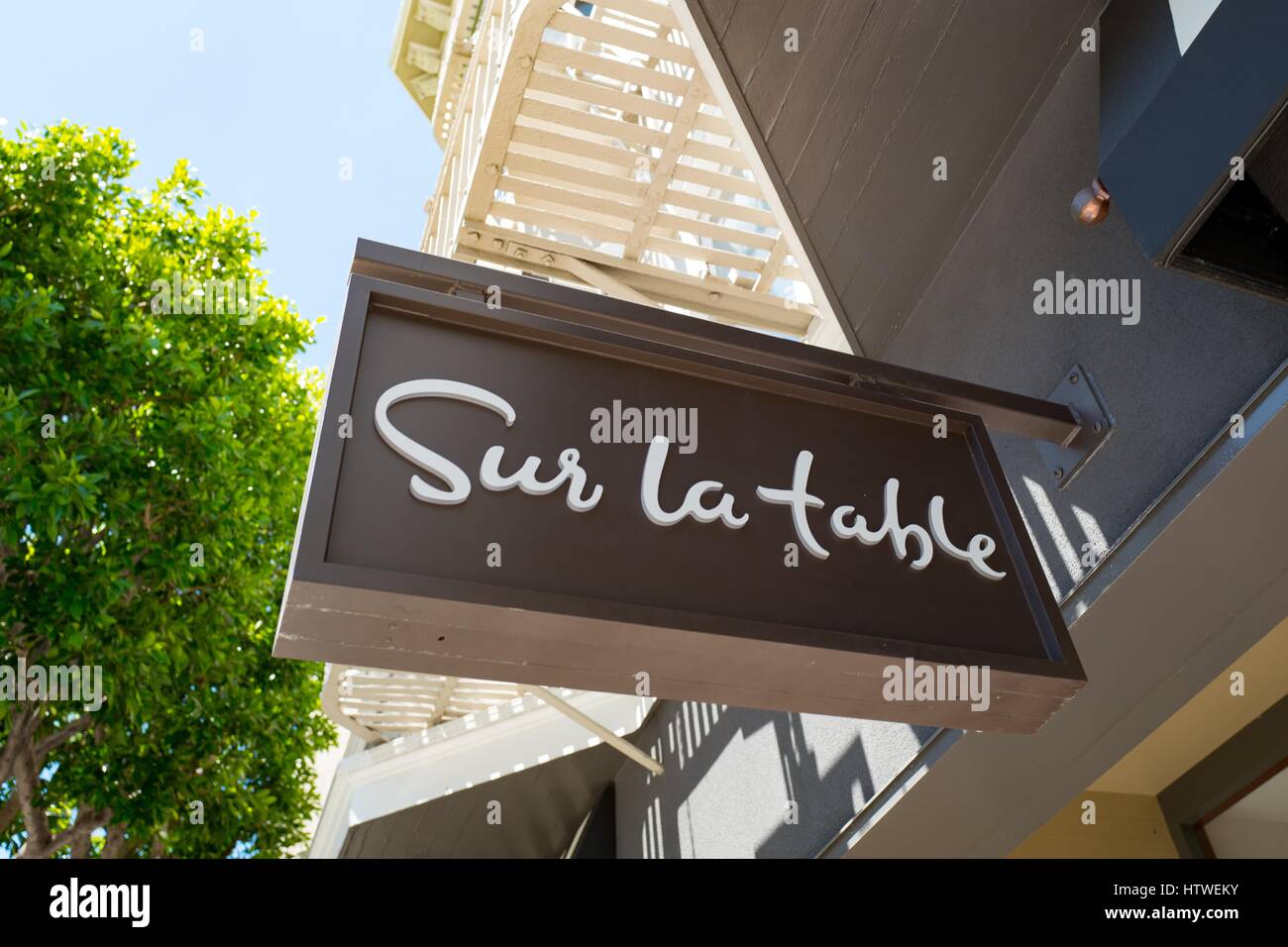 Signage for Sur La Table cooking store in the Cow Hollow neighborhood ...