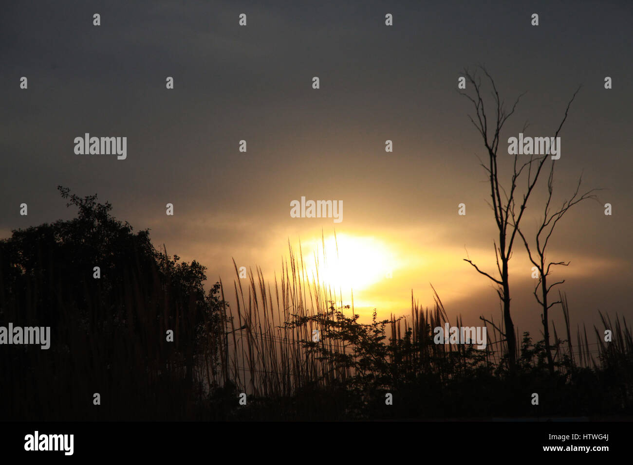 Beautiful Sunset from New Delhi, India (© Saji Maramon Stock Photo - Alamy