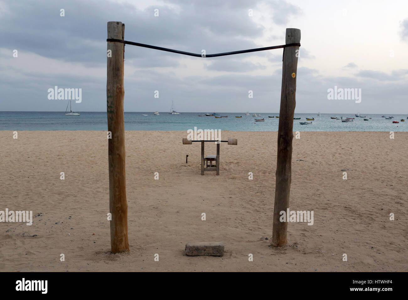 Muscle beach gym equipment hi-res stock photography and images - Alamy
