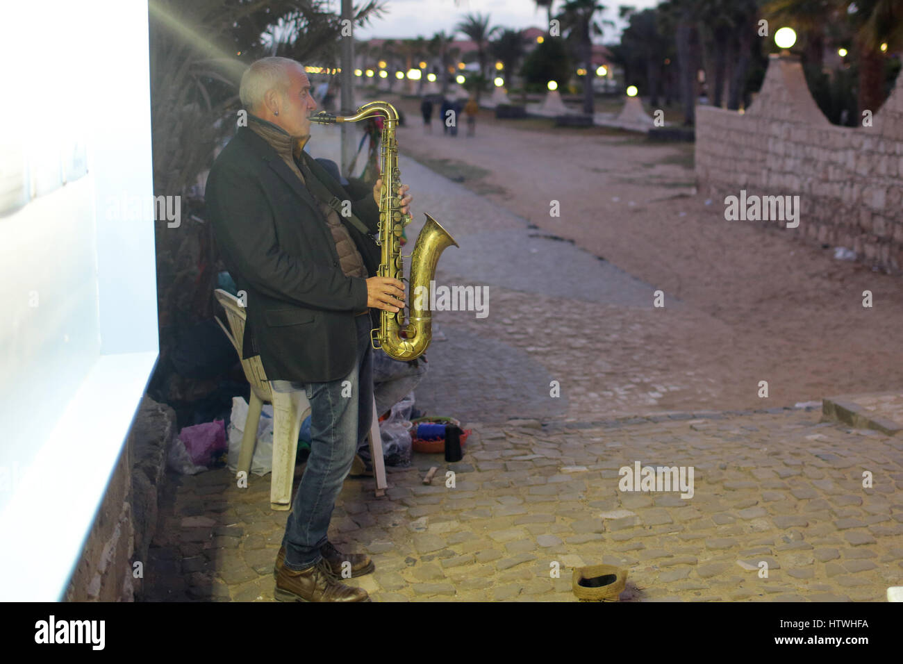 Busker playing the saxophone Stock Photo - Alamy