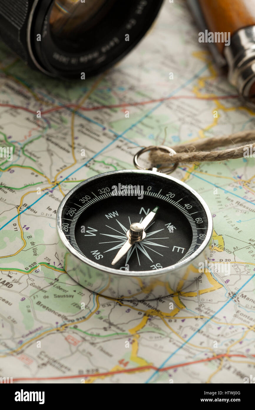 World map compass rose hi-res stock photography and images - Alamy