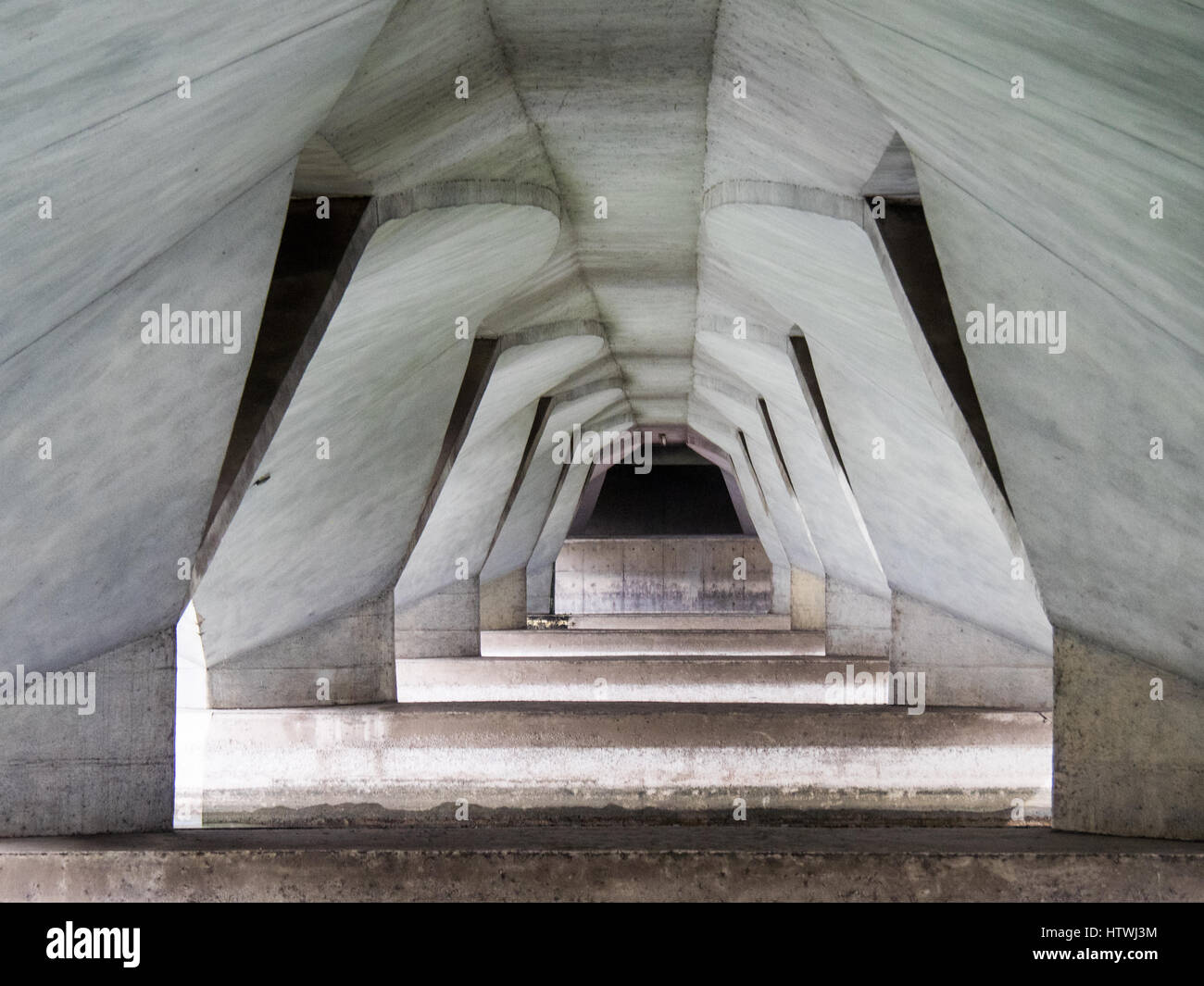 Spans and supports hi-res stock photography and images - Alamy