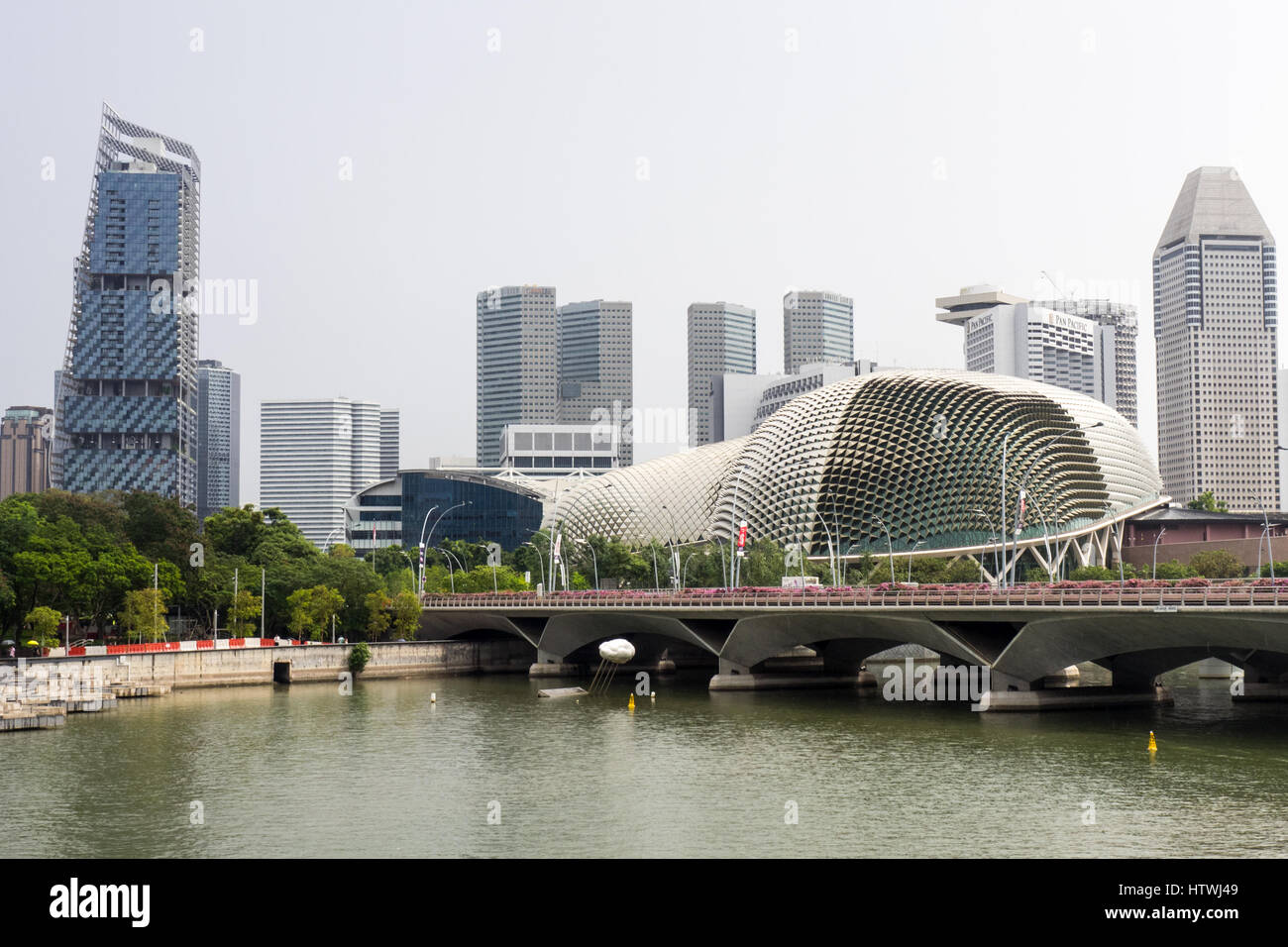 Esplanade Bridge over the Singapore River, Esplanade – Theatres on the Bay, and Suntec Citi and ...