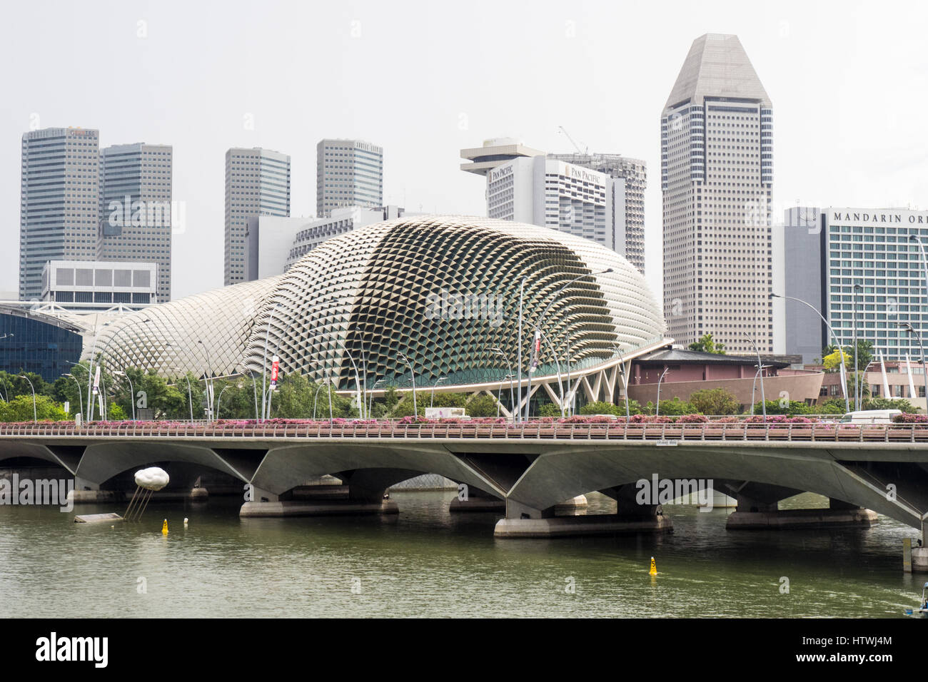 Esplanade Bridge over the Singapore River, Esplanade – Theatres on the ...