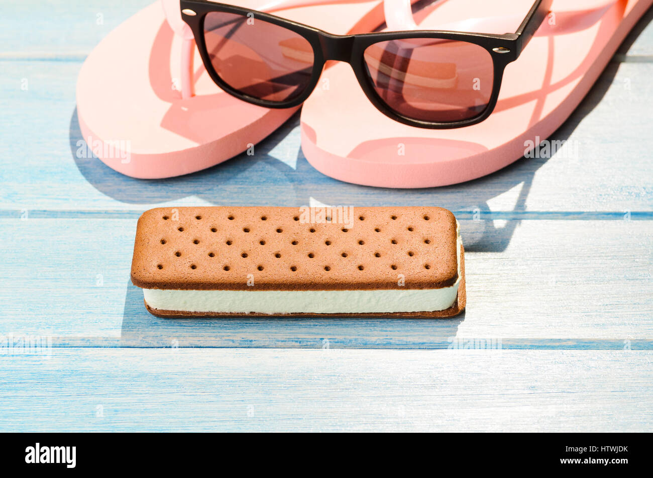 Ice cream with sunglasses Stock Photo - Alamy