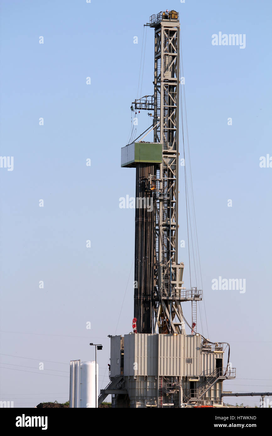 Land oil rig hi-res stock photography and images - Alamy