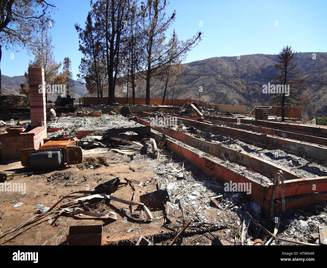 Burnt down fire damage hi-res stock photography and images - Alamy