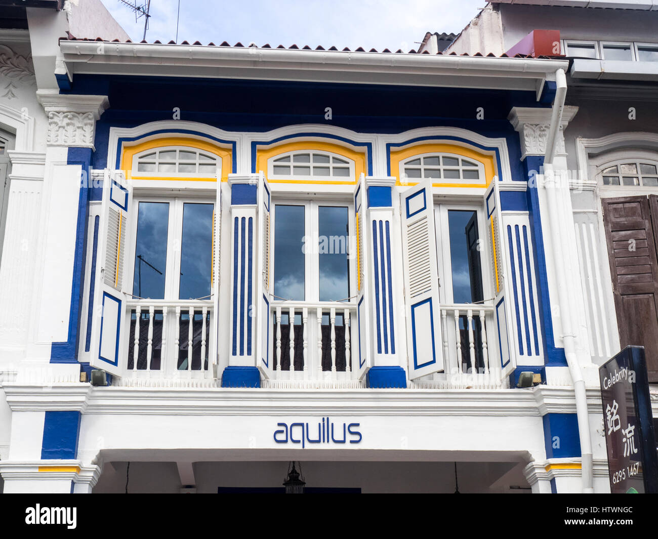 Singapore shophouse windows hi-res stock photography and images - Alamy