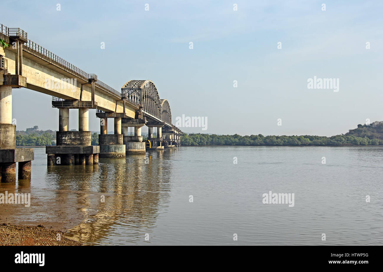 Zuari bridge hi-res stock photography and images - Alamy