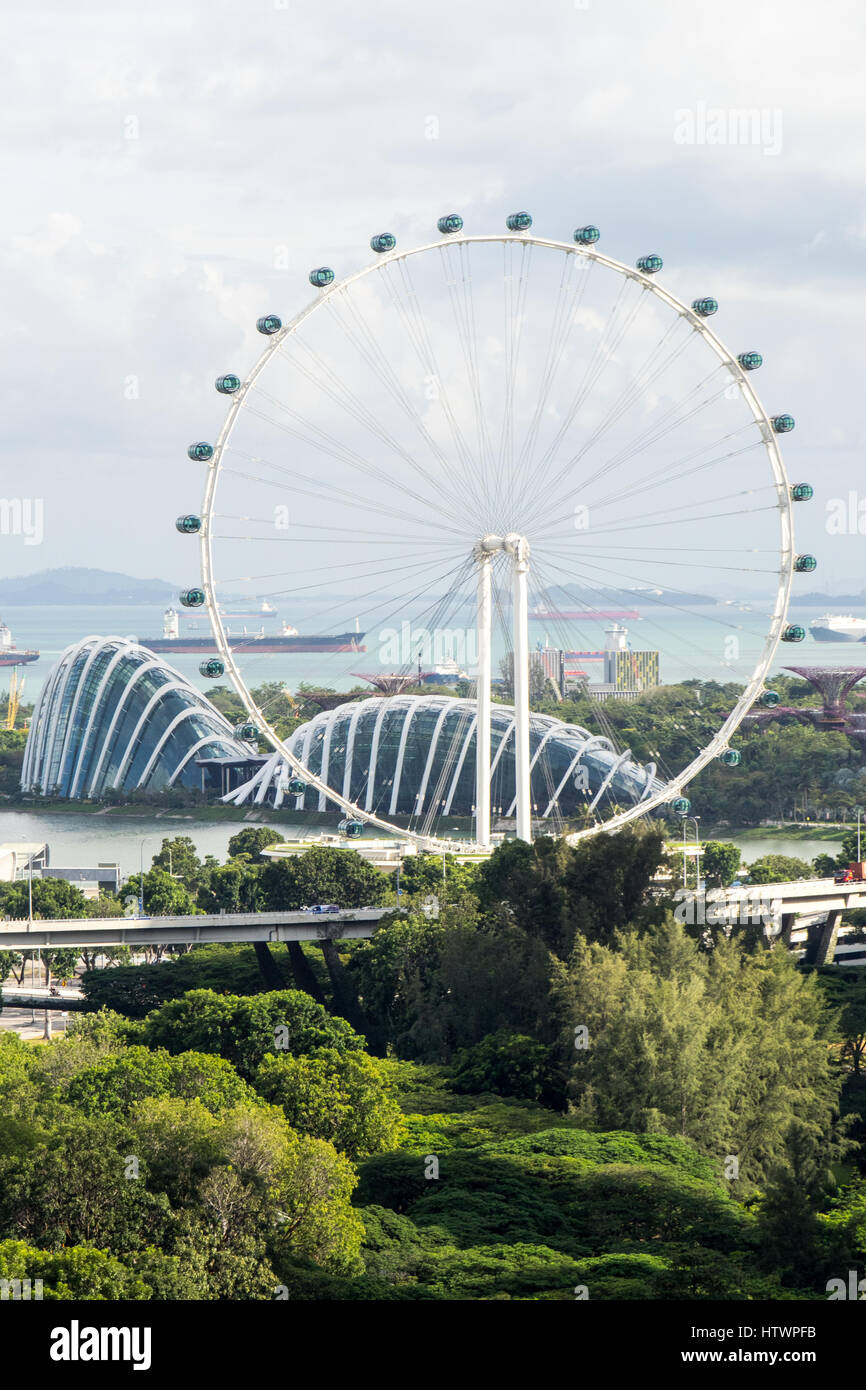 A giant ferris wheel hi-res stock photography and images - Alamy