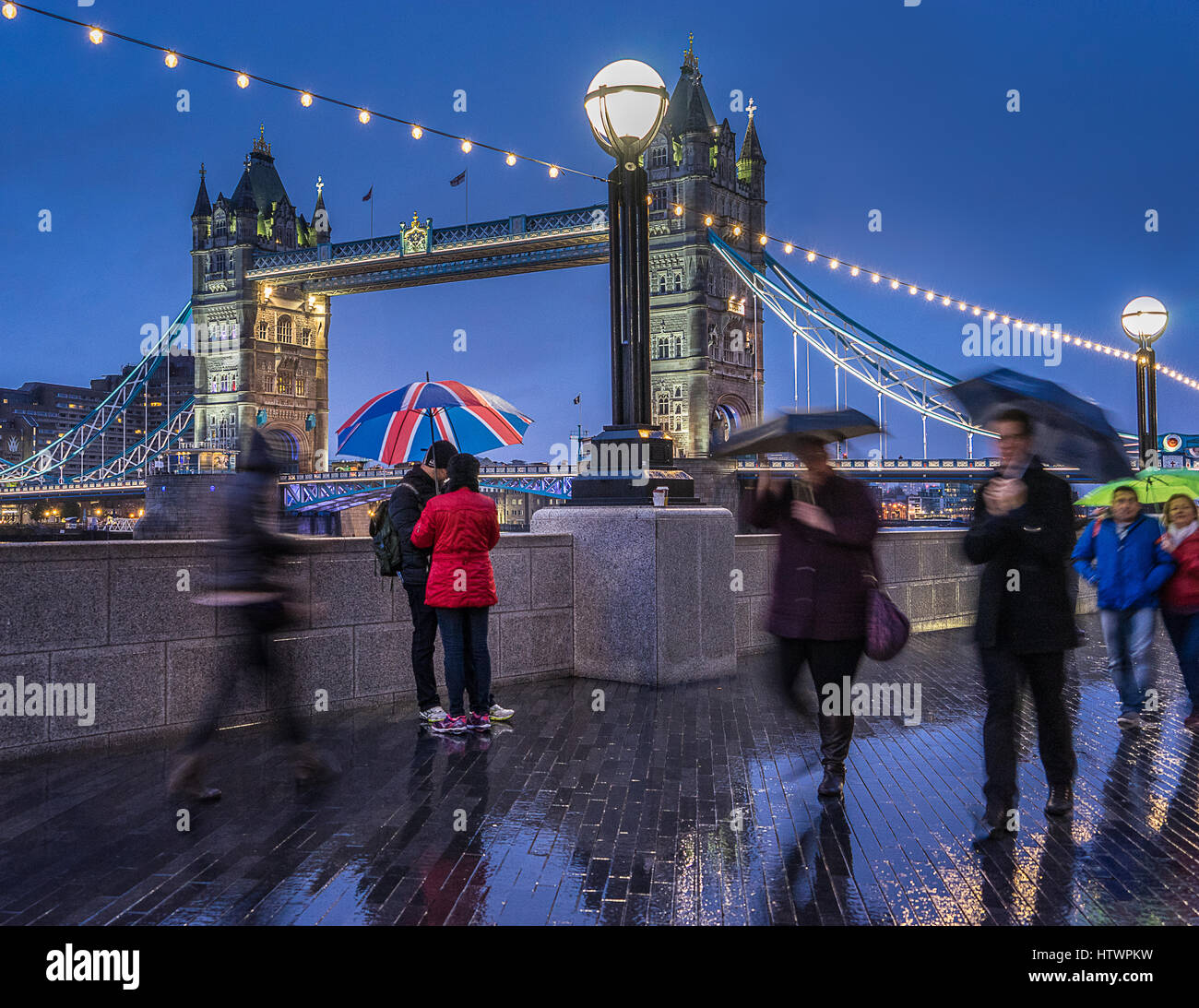 Sheltering from rain hi-res stock photography and images - Alamy