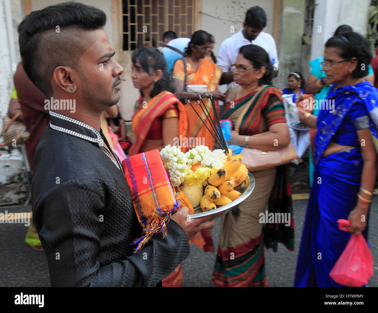 Man with offering hi-res stock photography and images - Alamy