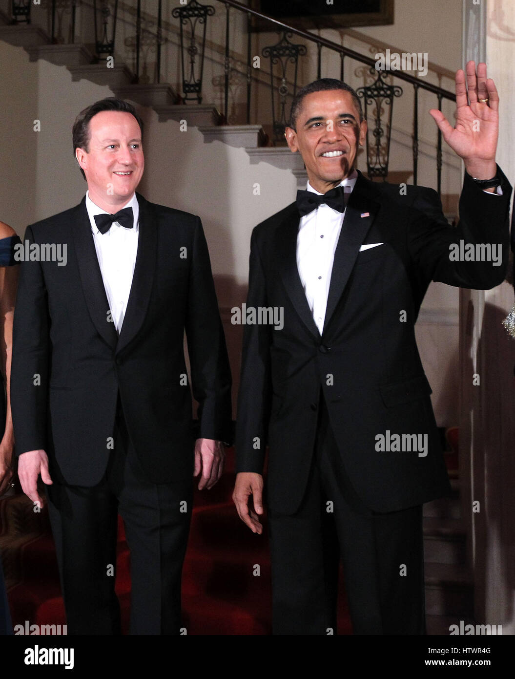 U.S President Barack Obama (R) and British Prime Minister David Cameron ...