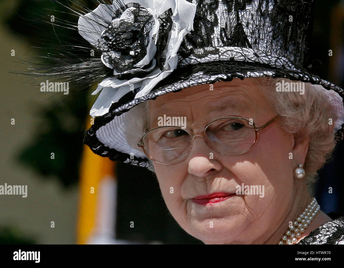 WASHINGTON - MAY 07: HRH Queen Elizabeth II participates in a ceremony ...
