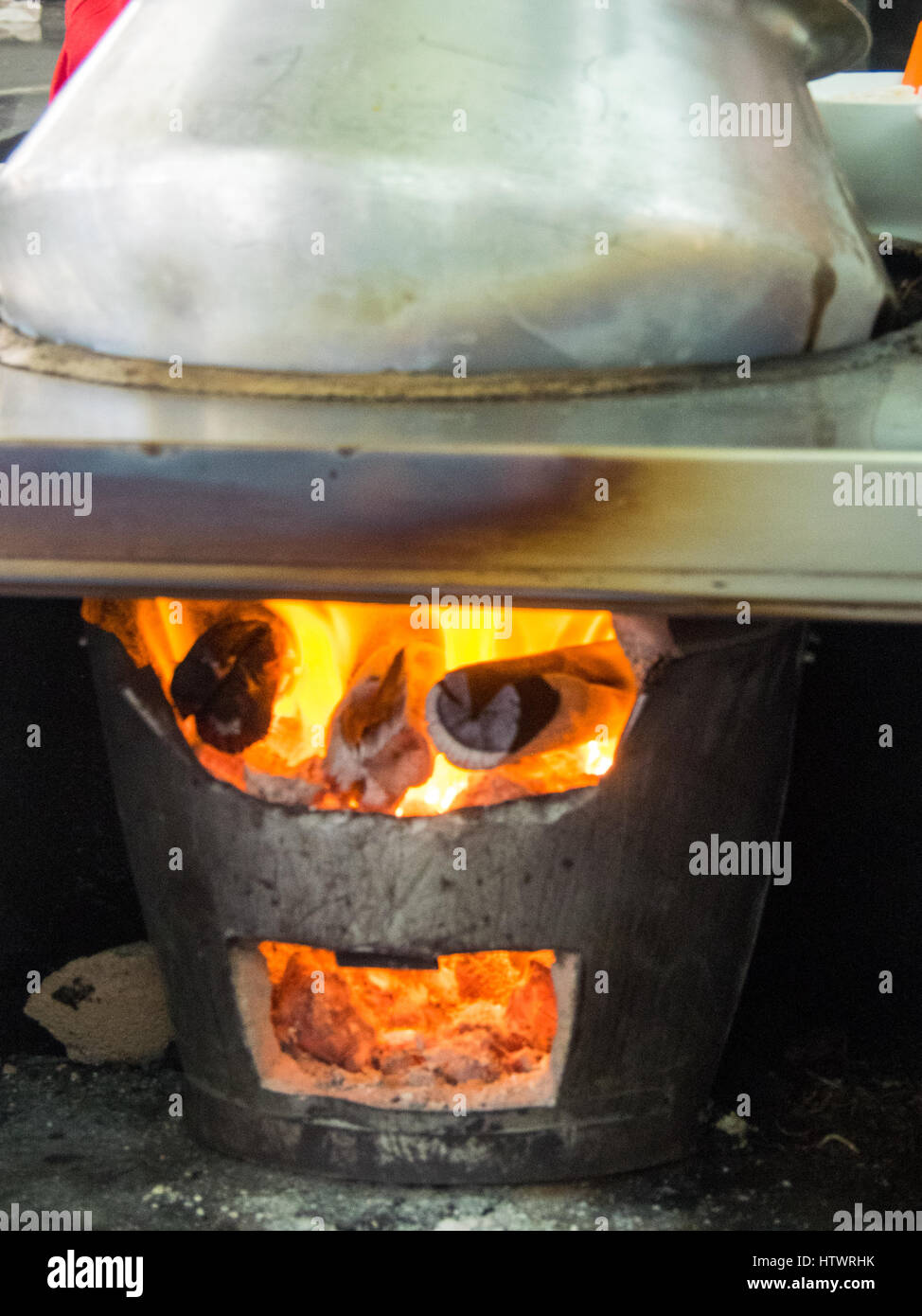 Open fire cooking hi-res stock photography and images - Alamy