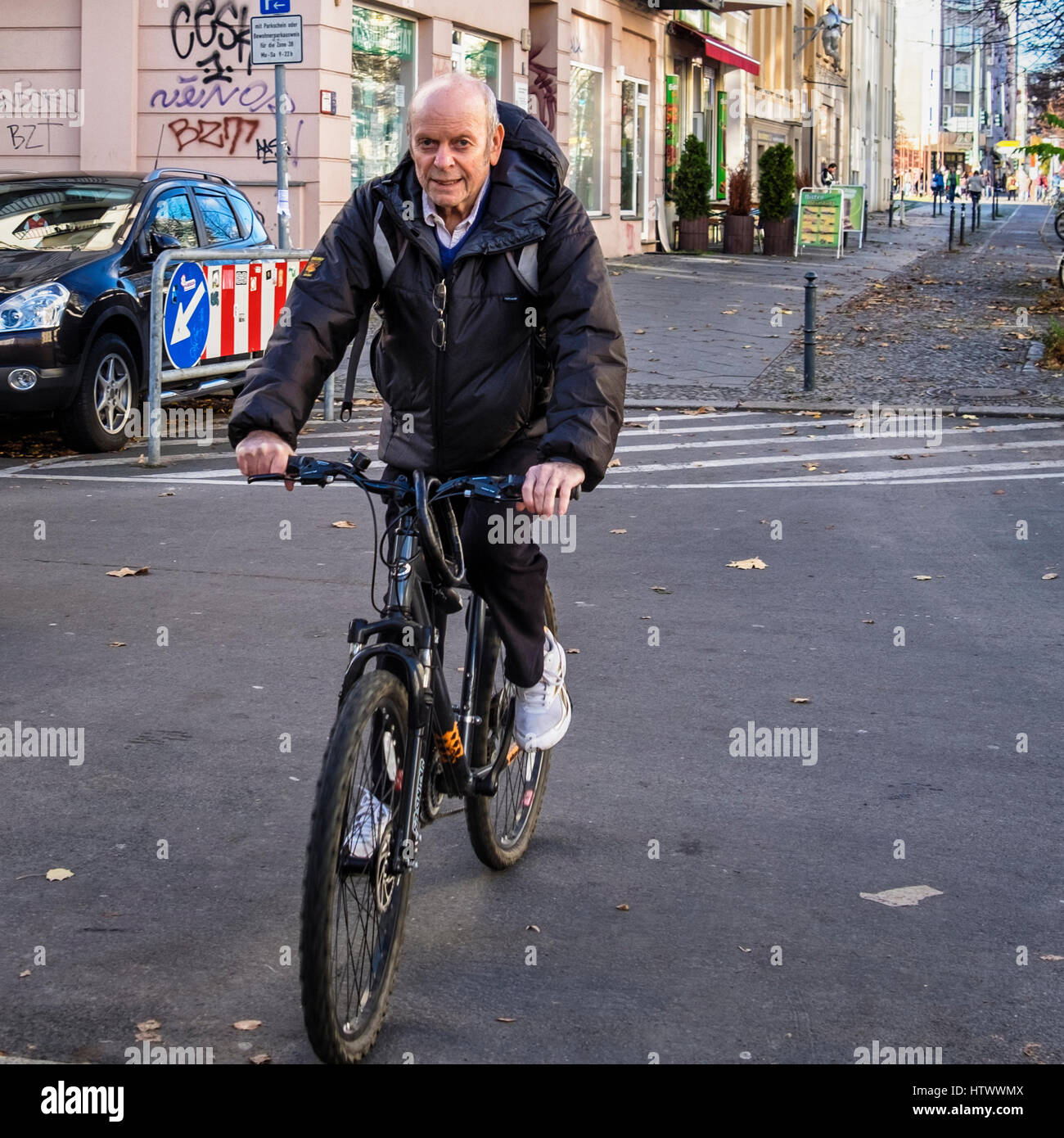 Senior male cyclist cycling in city street, urban cycling, elderly ...