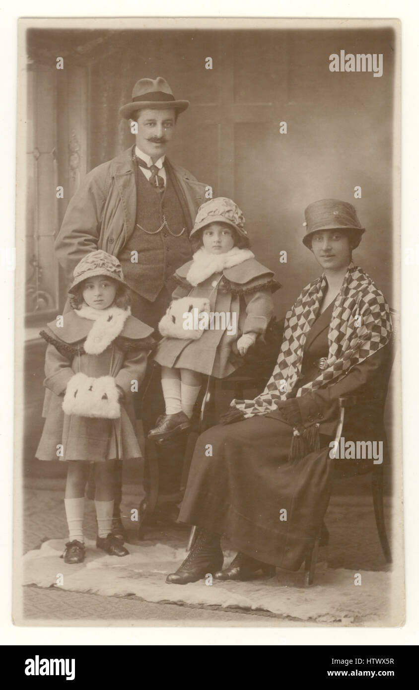 England 1920s children hi-res stock photography and images - Alamy