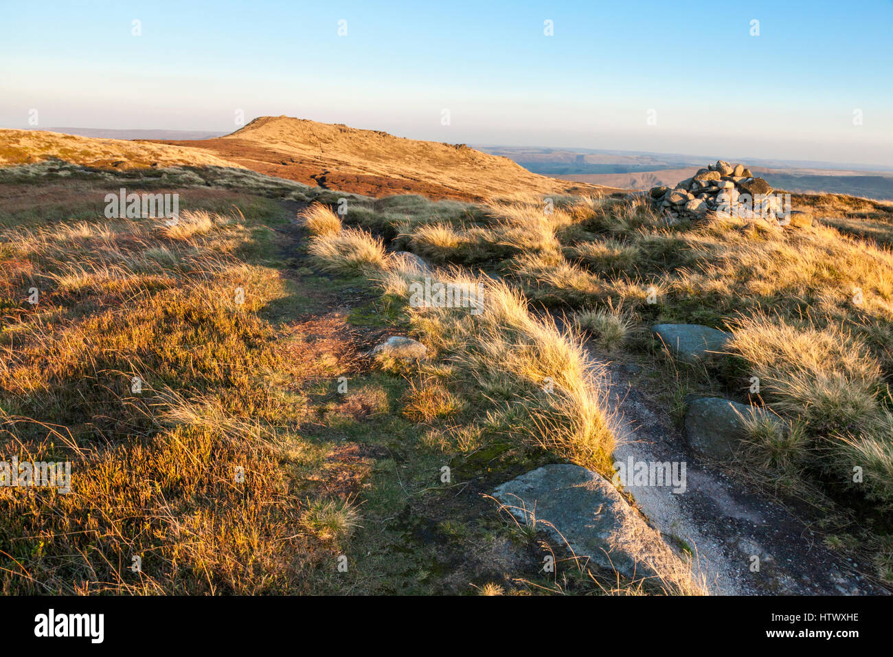 Evening sunlight on moorland at Kinder Scout in Autumn with Grindslow ...