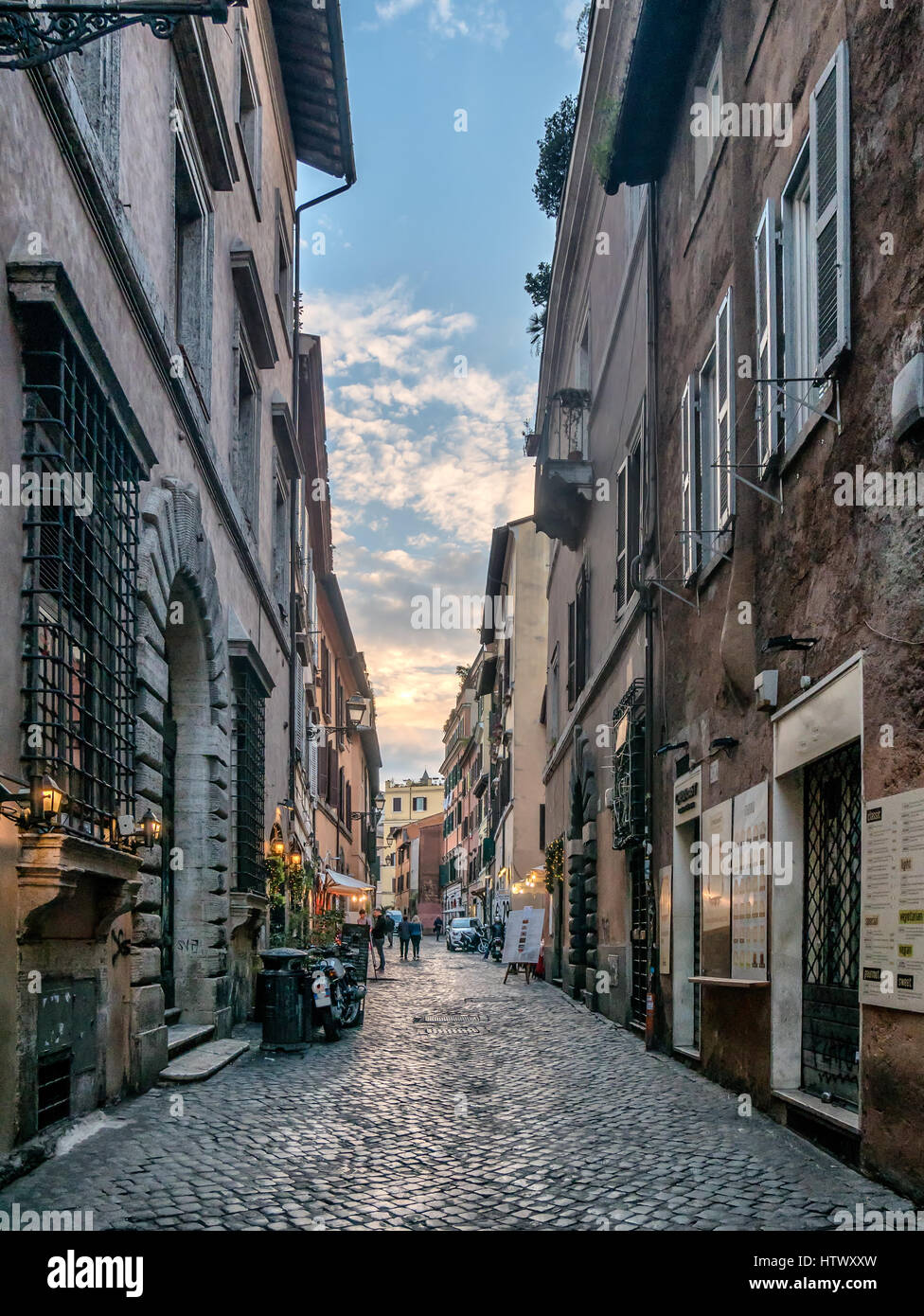 Urban scene rome hi-res stock photography and images - Alamy