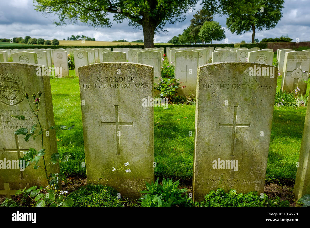 British ww1 cemetery hi-res stock photography and images - Alamy