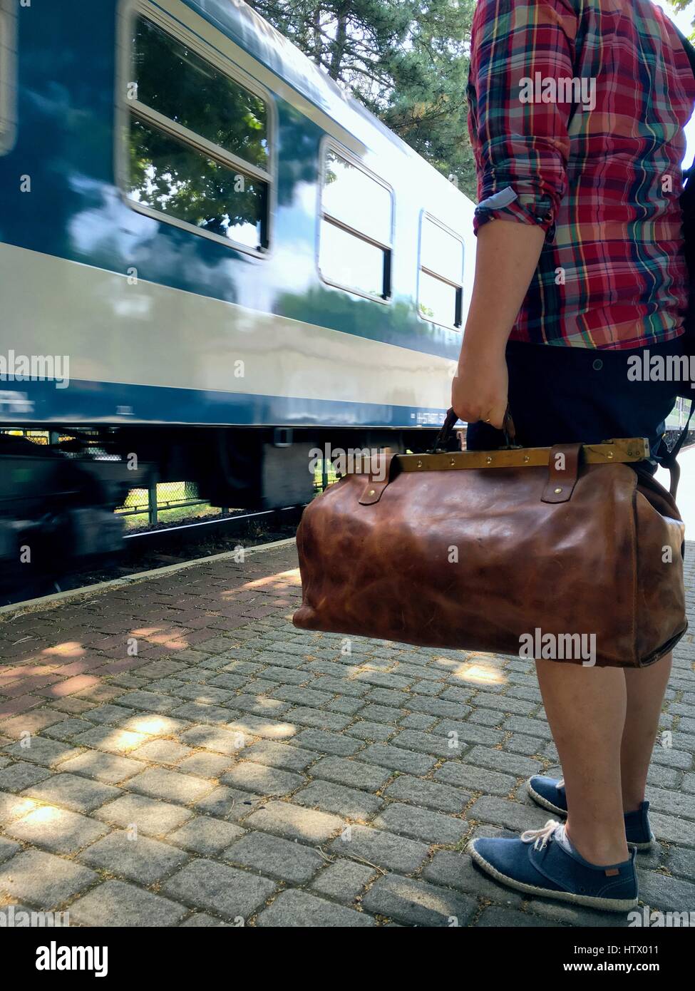 Man trainstation hi-res stock photography and images - Alamy