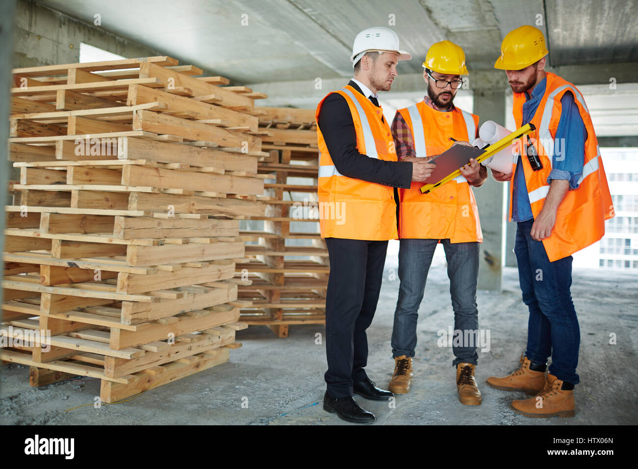 Contractors hand hi-res stock photography and images - Alamy