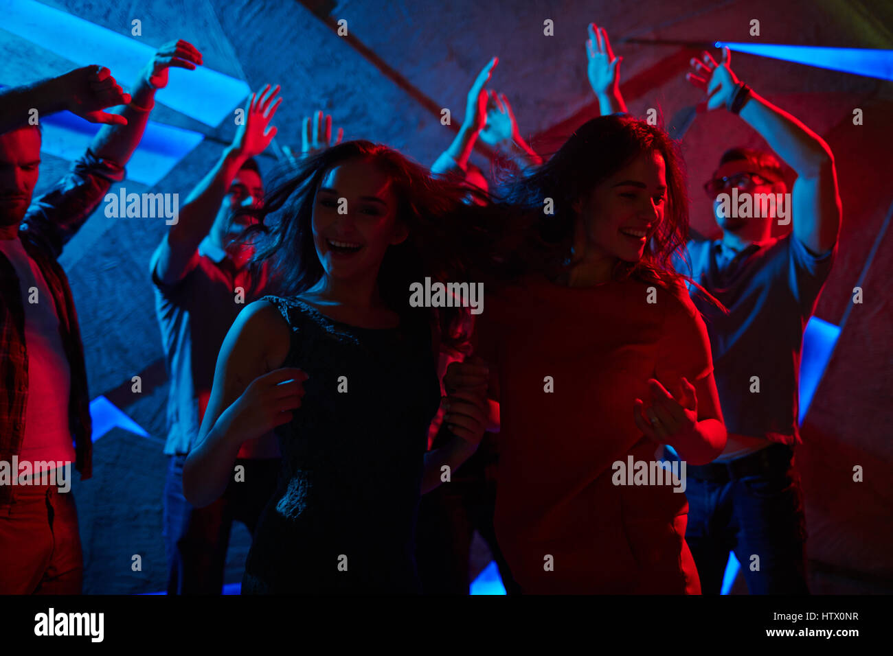 Girls dancing nightclub hi-res stock photography and images - Alamy