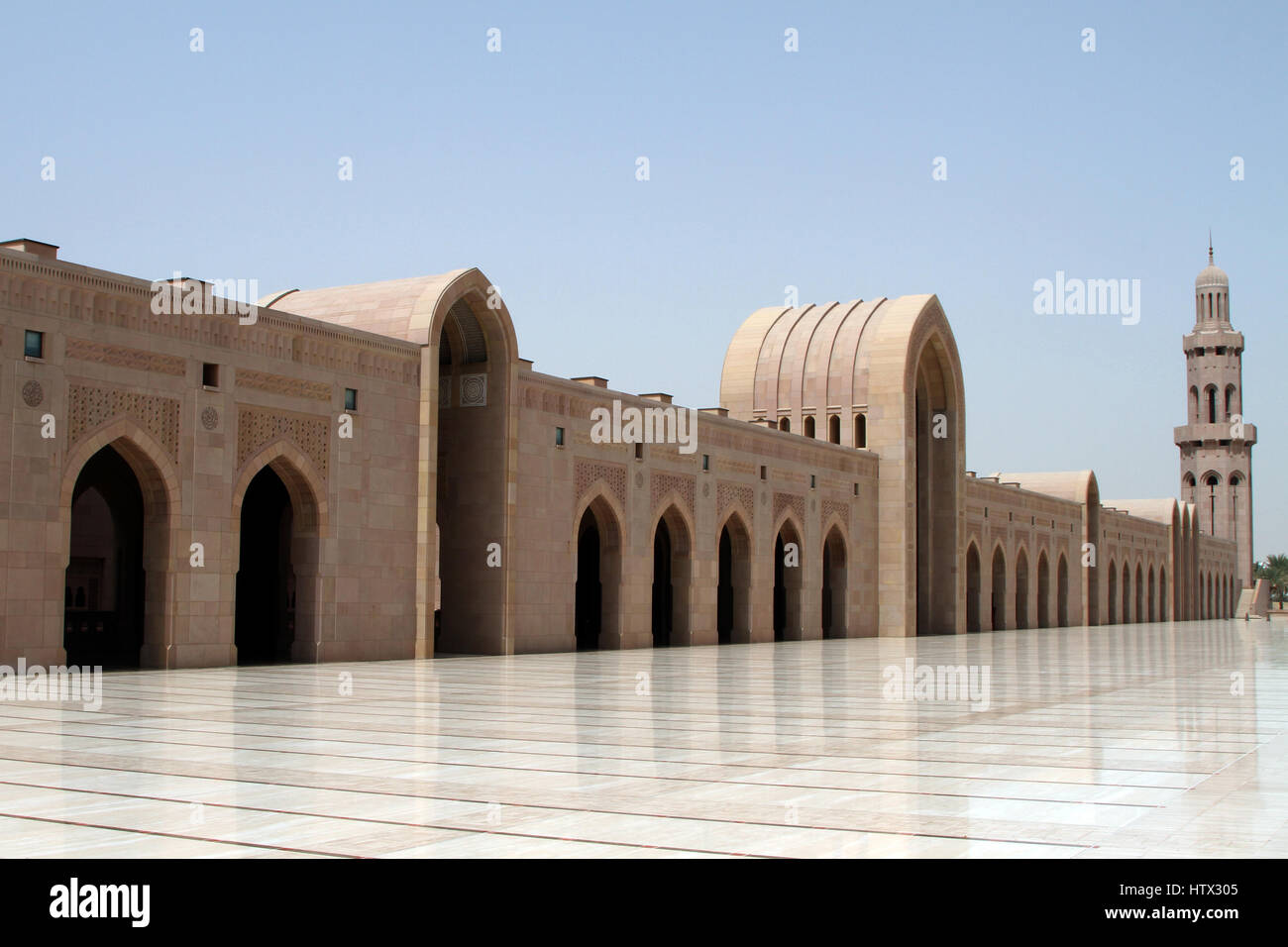 Omani mosque sultan qaboos mosque hi-res stock photography and images ...