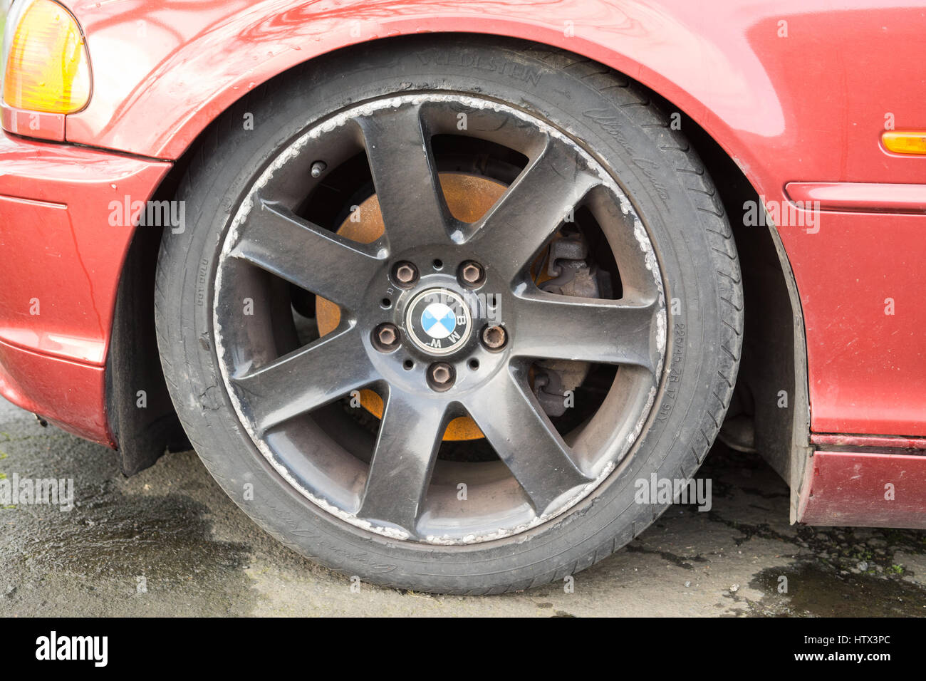kerbing curbing damage to alloy wheels Stock Photo - Alamy