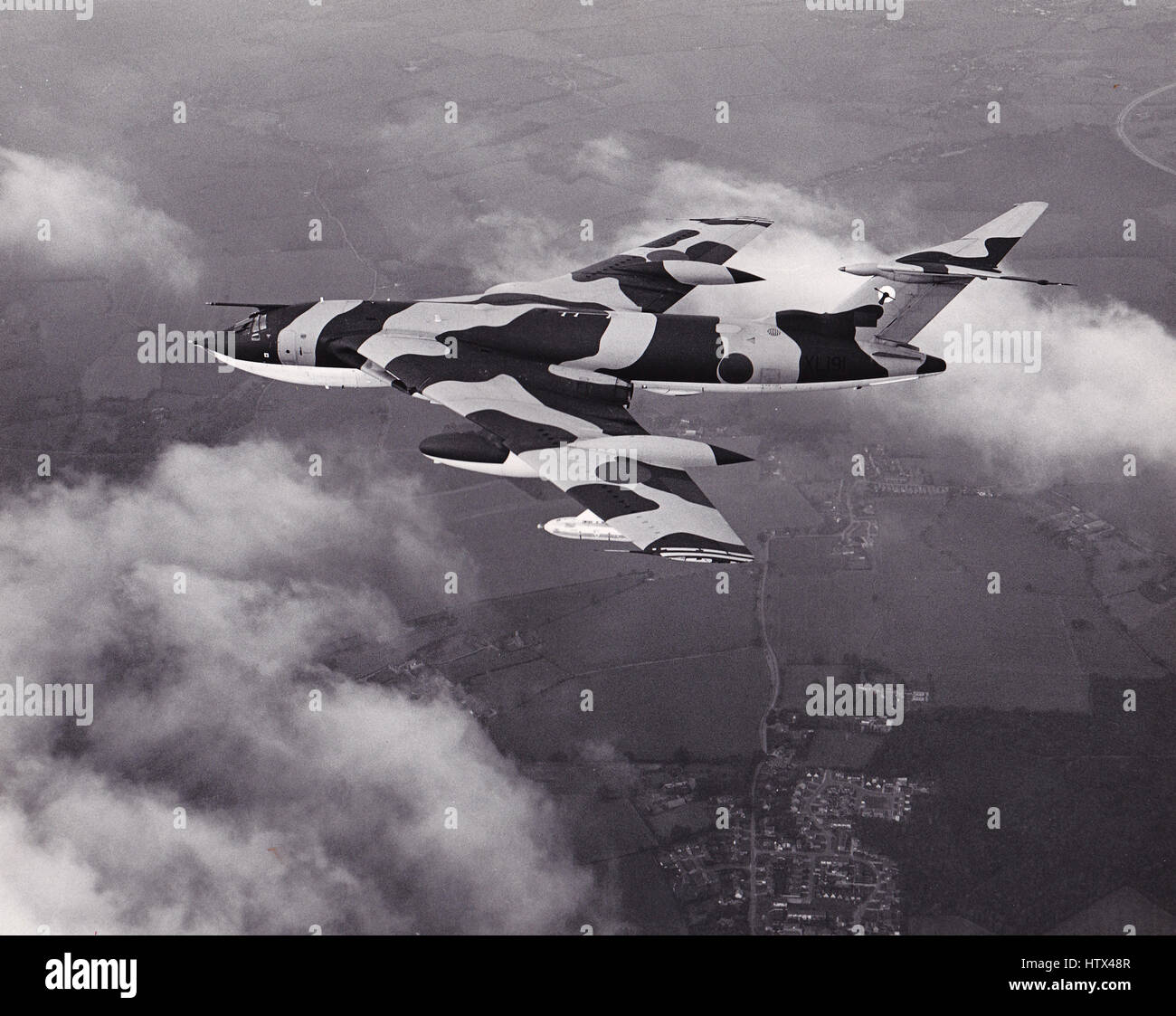 Air to air image of a Handley Page Victor K2 tanker, no longer in ...