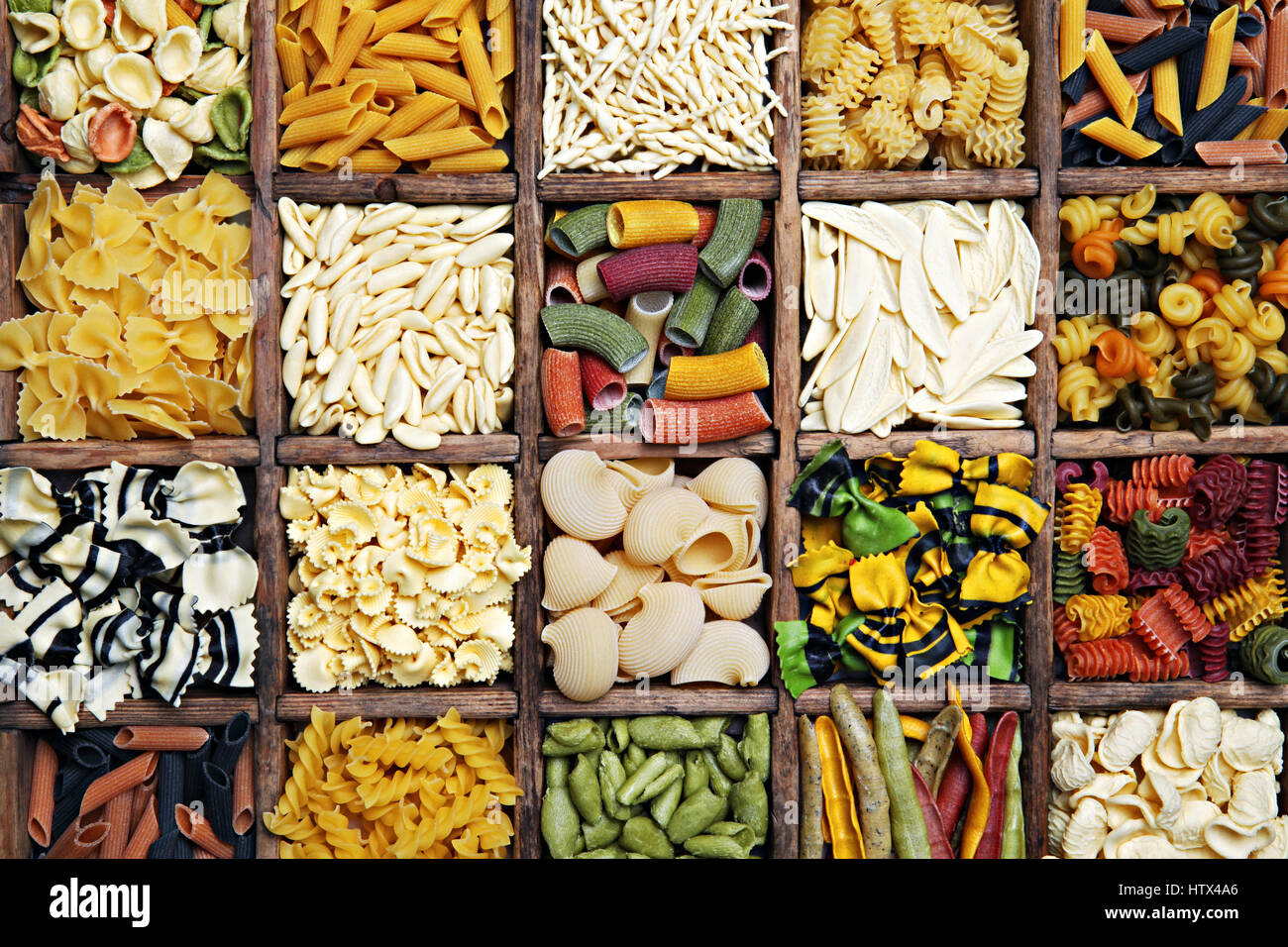 Traditional Italian pasta background Stock Photo - Alamy