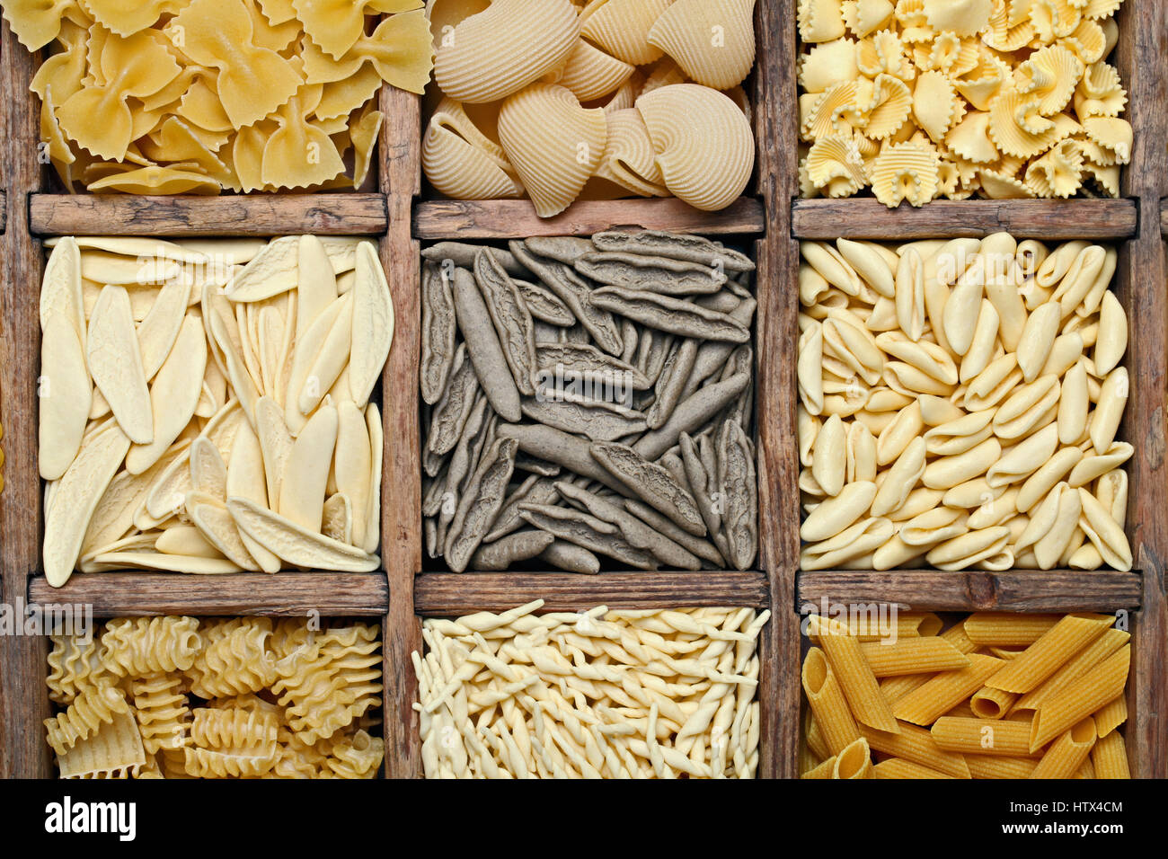 Traditional Italian pasta background Stock Photo - Alamy