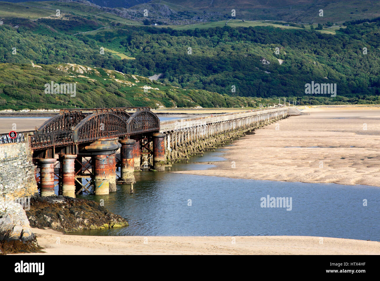 Barmouth estuary bridge train hi-res stock photography and images - Alamy