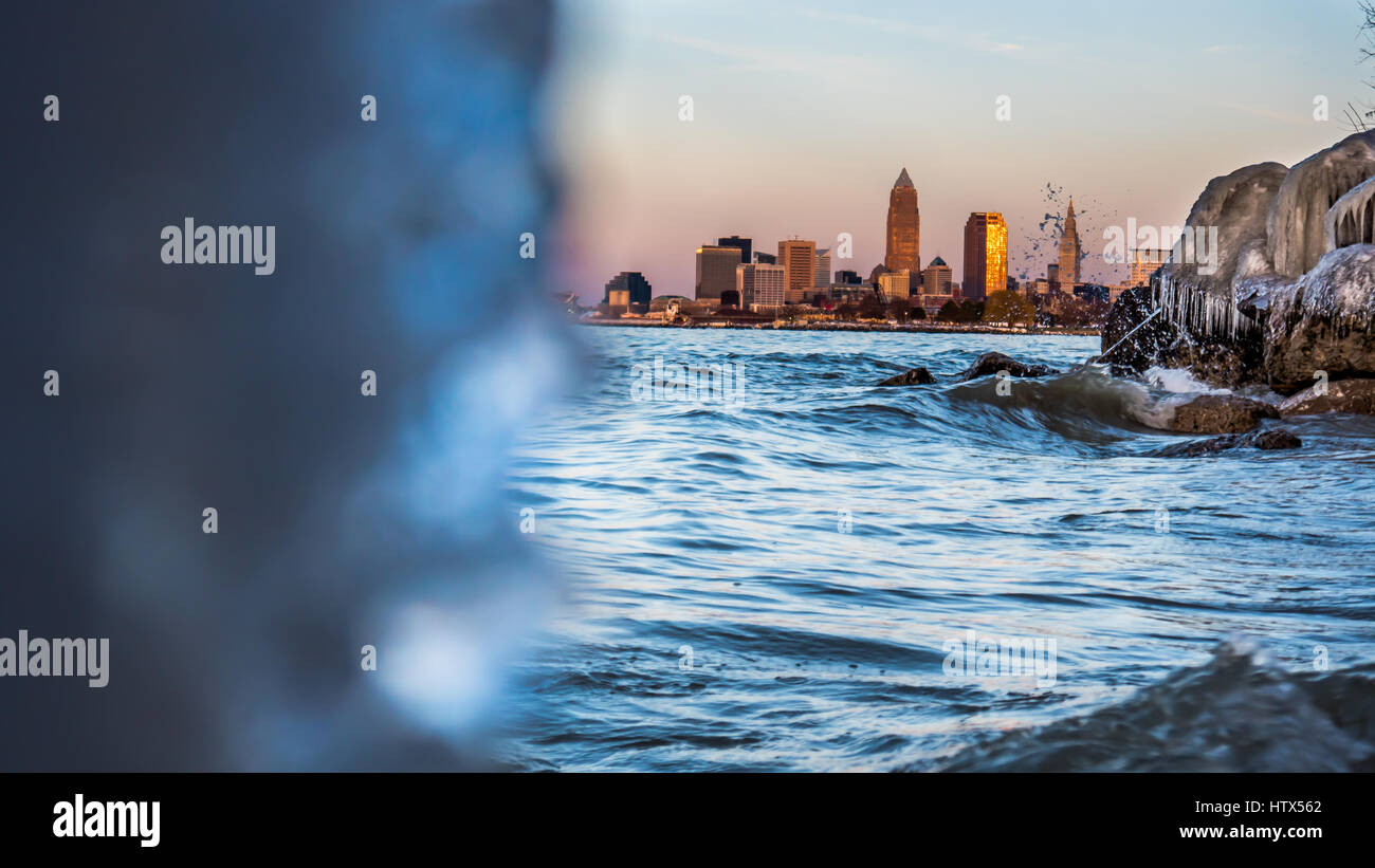 Cleveland edgewater park winter hi-res stock photography and images - Alamy