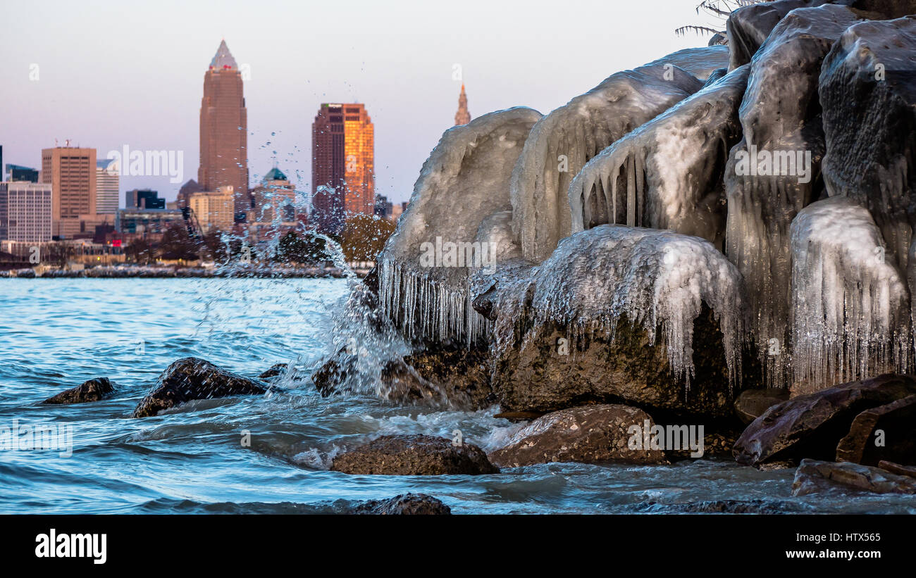 Cleveland Skyline (Winter Stock Photo - Alamy