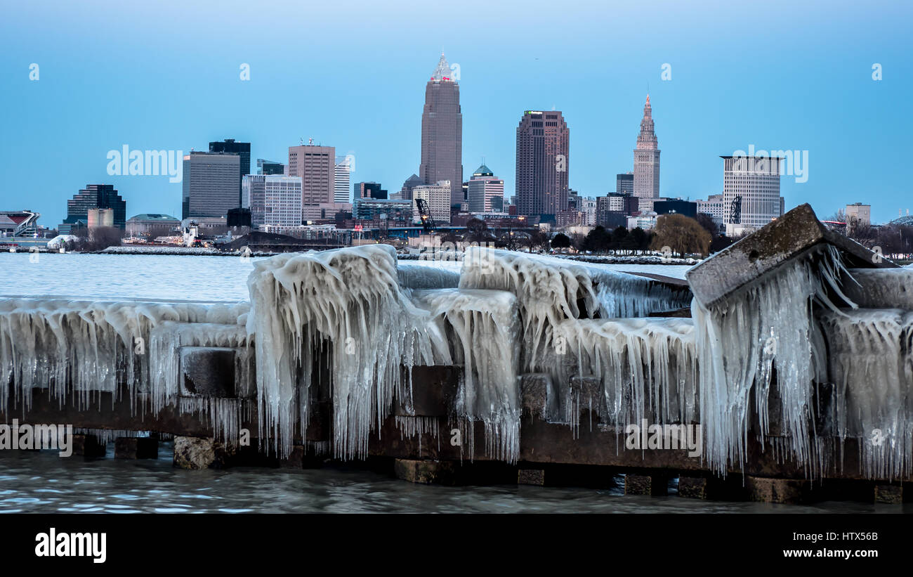 Cleveland Skyline (Winter Stock Photo - Alamy