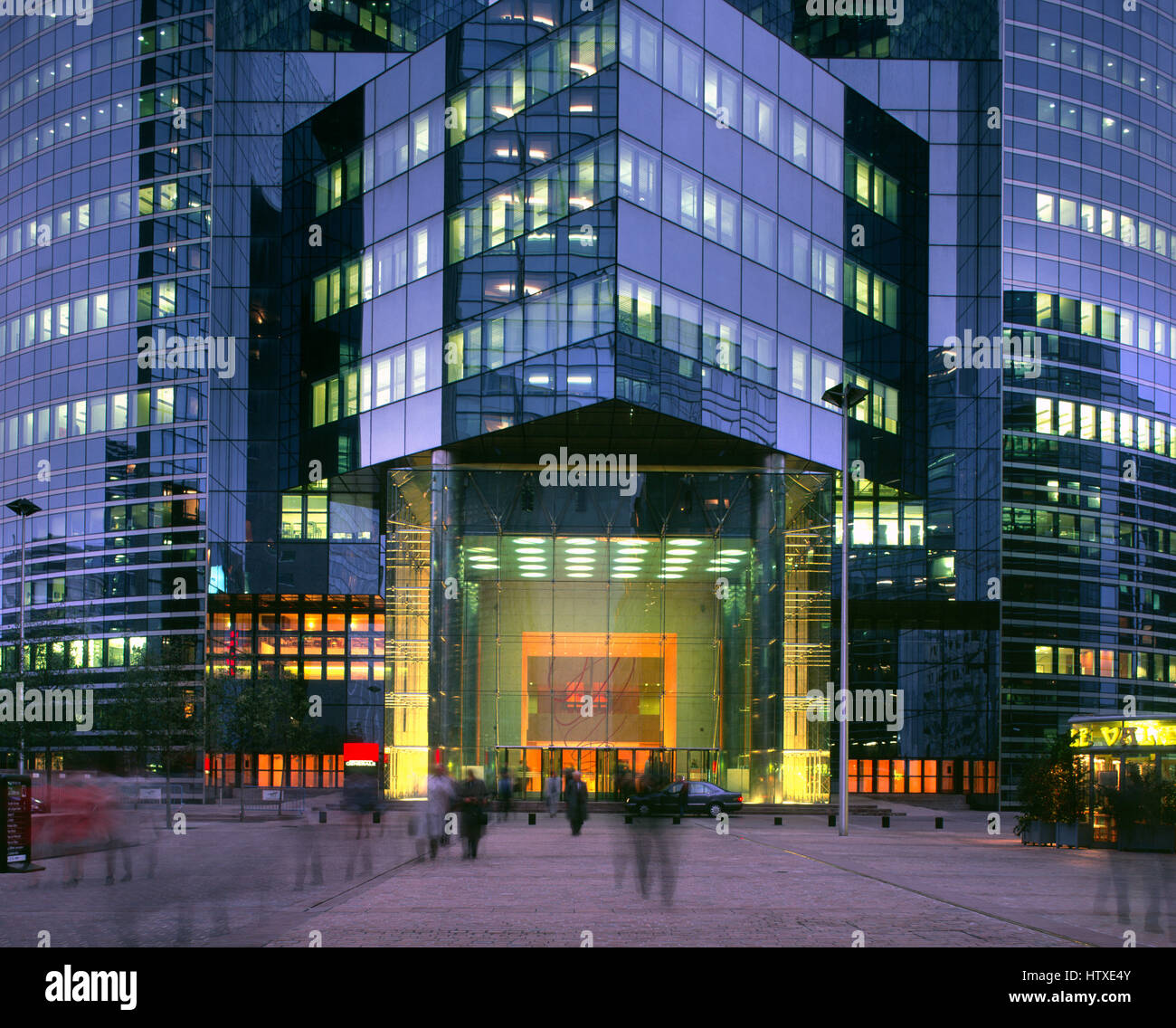 Dusk Paris La Defense High Resolution Stock Photography and Images - Alamy