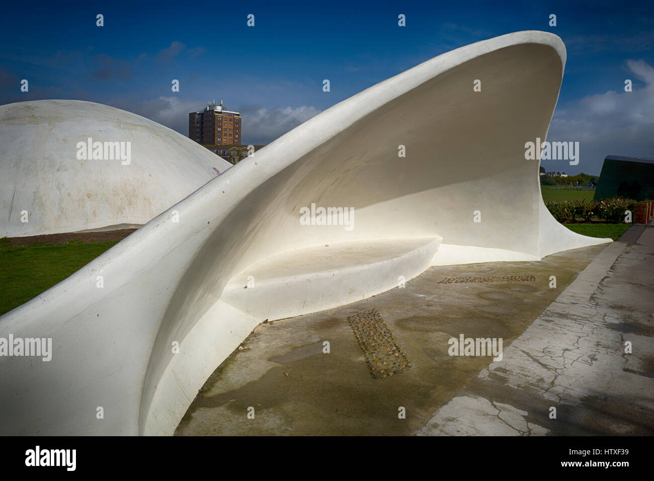 Seafront Seat Shelter, Littlehampton East Beach Stock Photo - Alamy