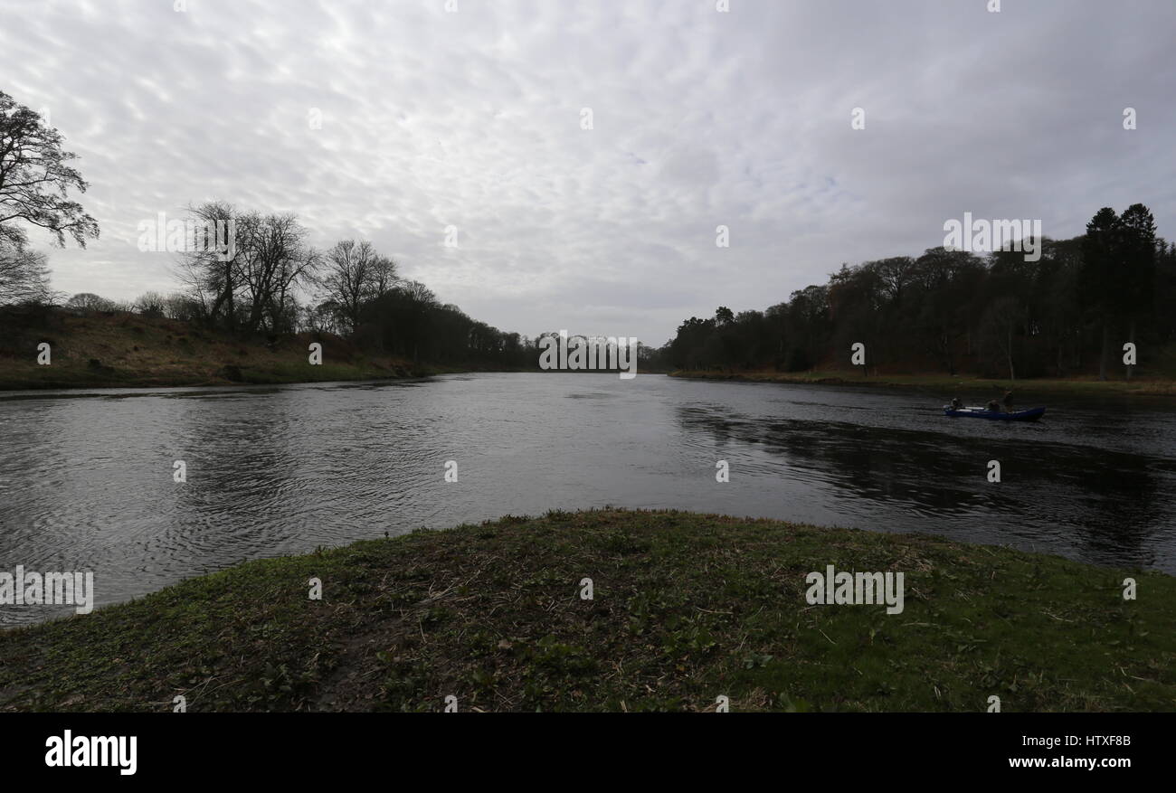 River isla perthshire hi-res stock photography and images - Alamy