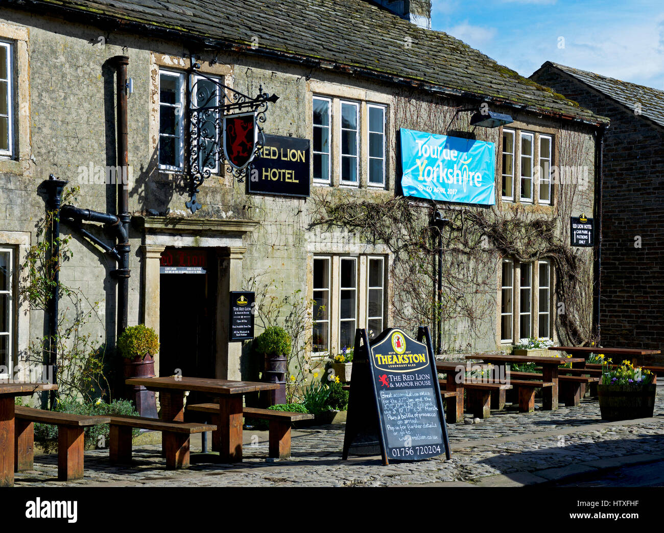 The Red Lion pub, Burnsall, Wharfedale, Yorkshire Dales National Park ...