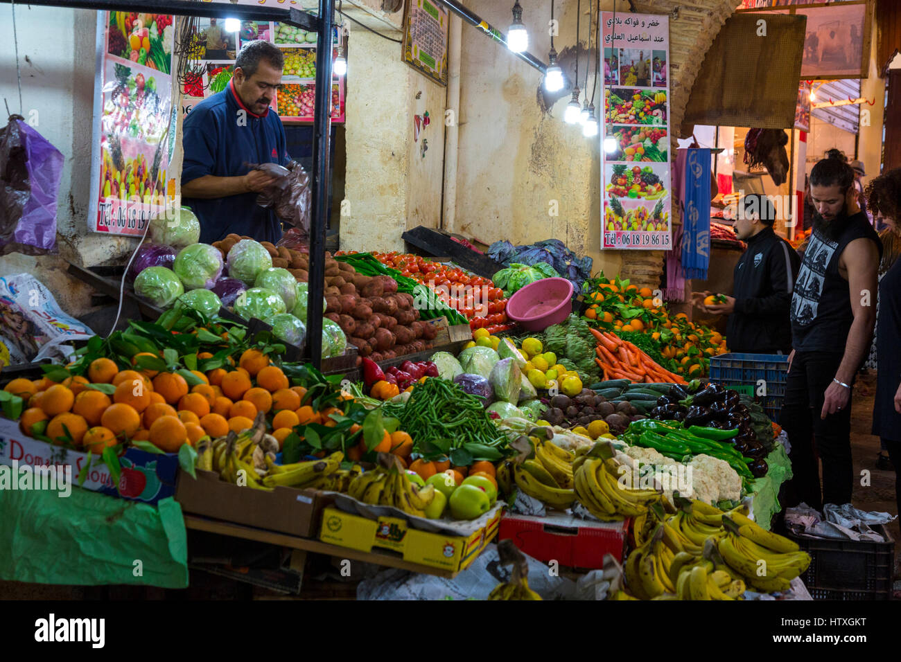 Fes medina market fruit hi-res stock photography and images - Alamy