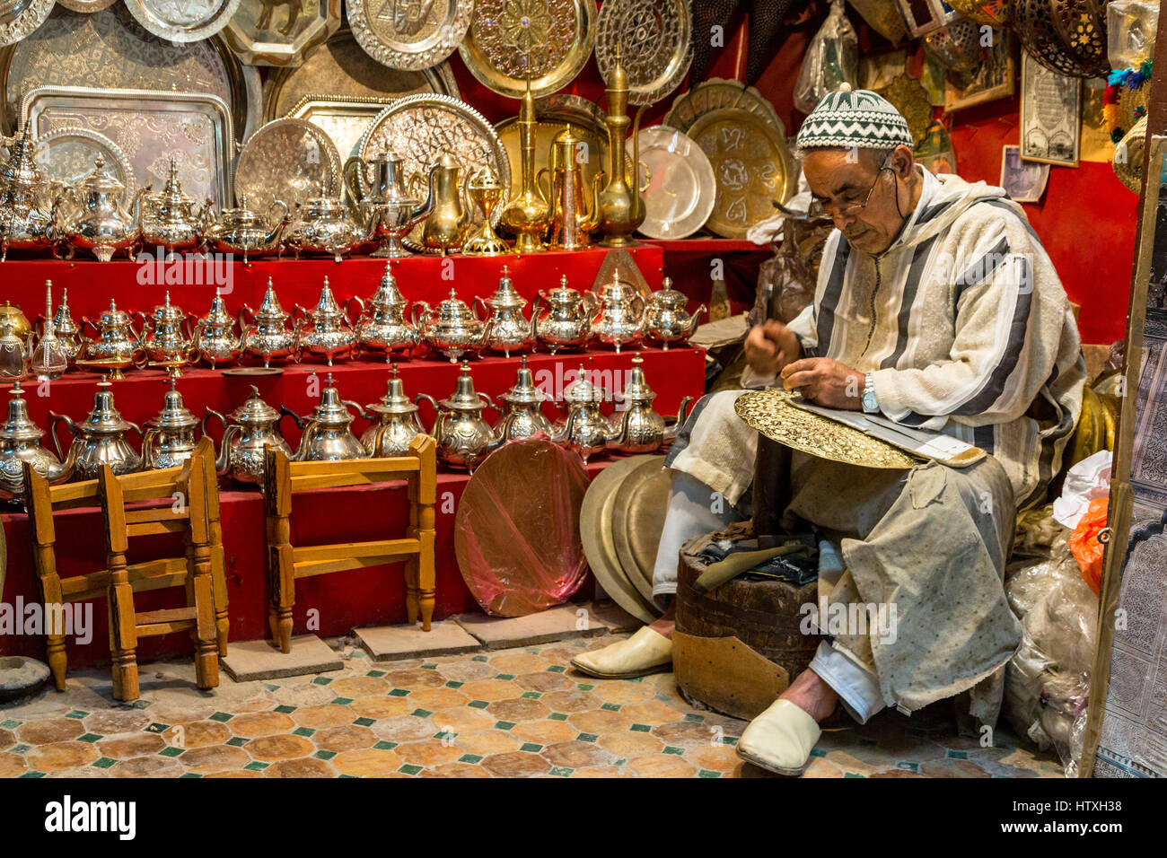 Fes, Morocco. Metalworker Hammers a Design into a Tray Stock Photo - Alamy