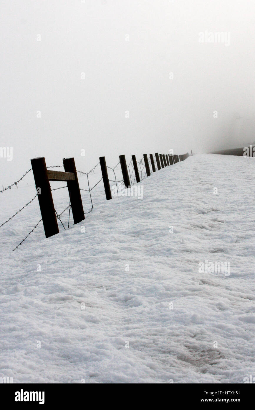 fence line in snow Stock Photo - Alamy