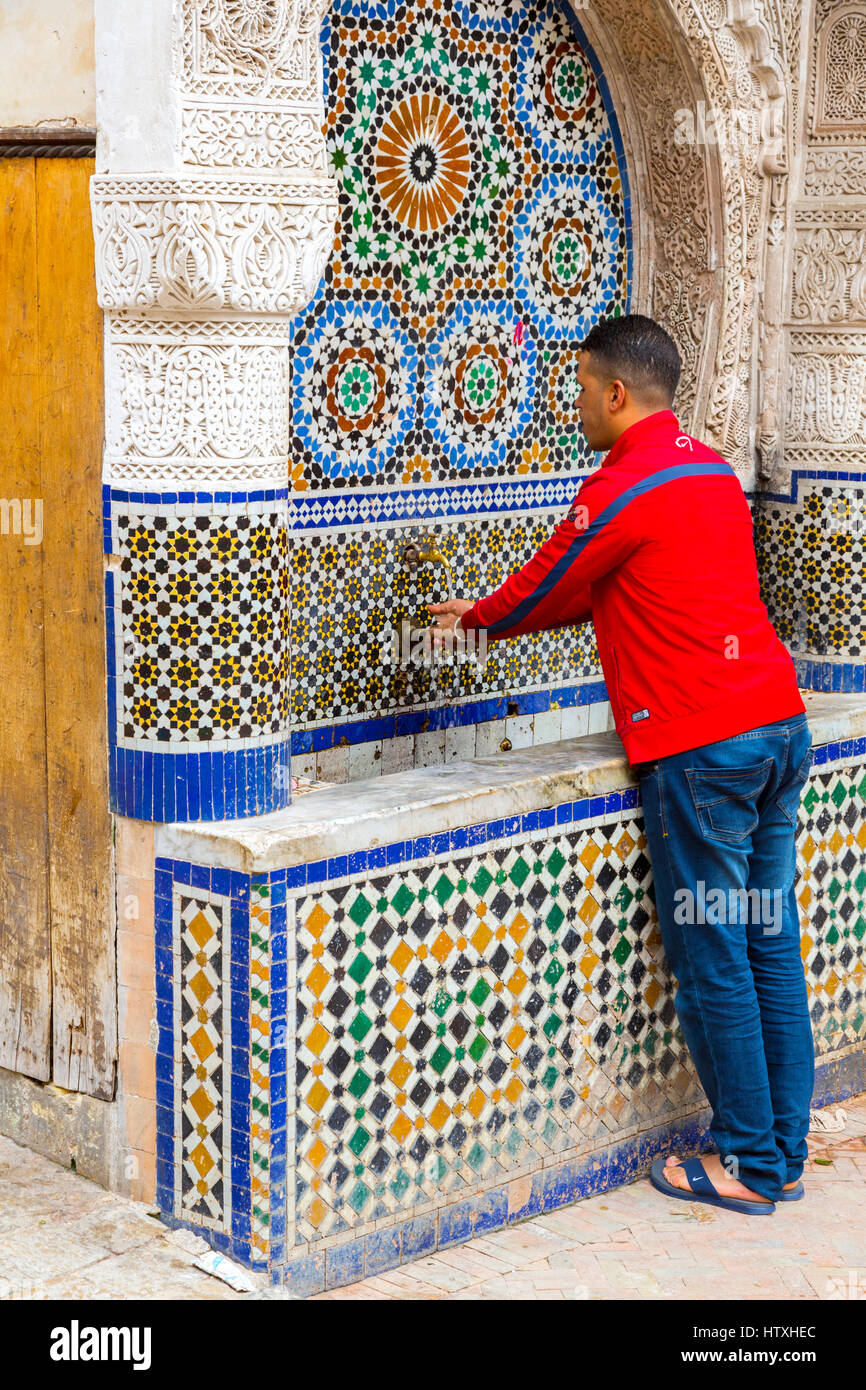 Man washing hands hi-res stock photography and images - Alamy