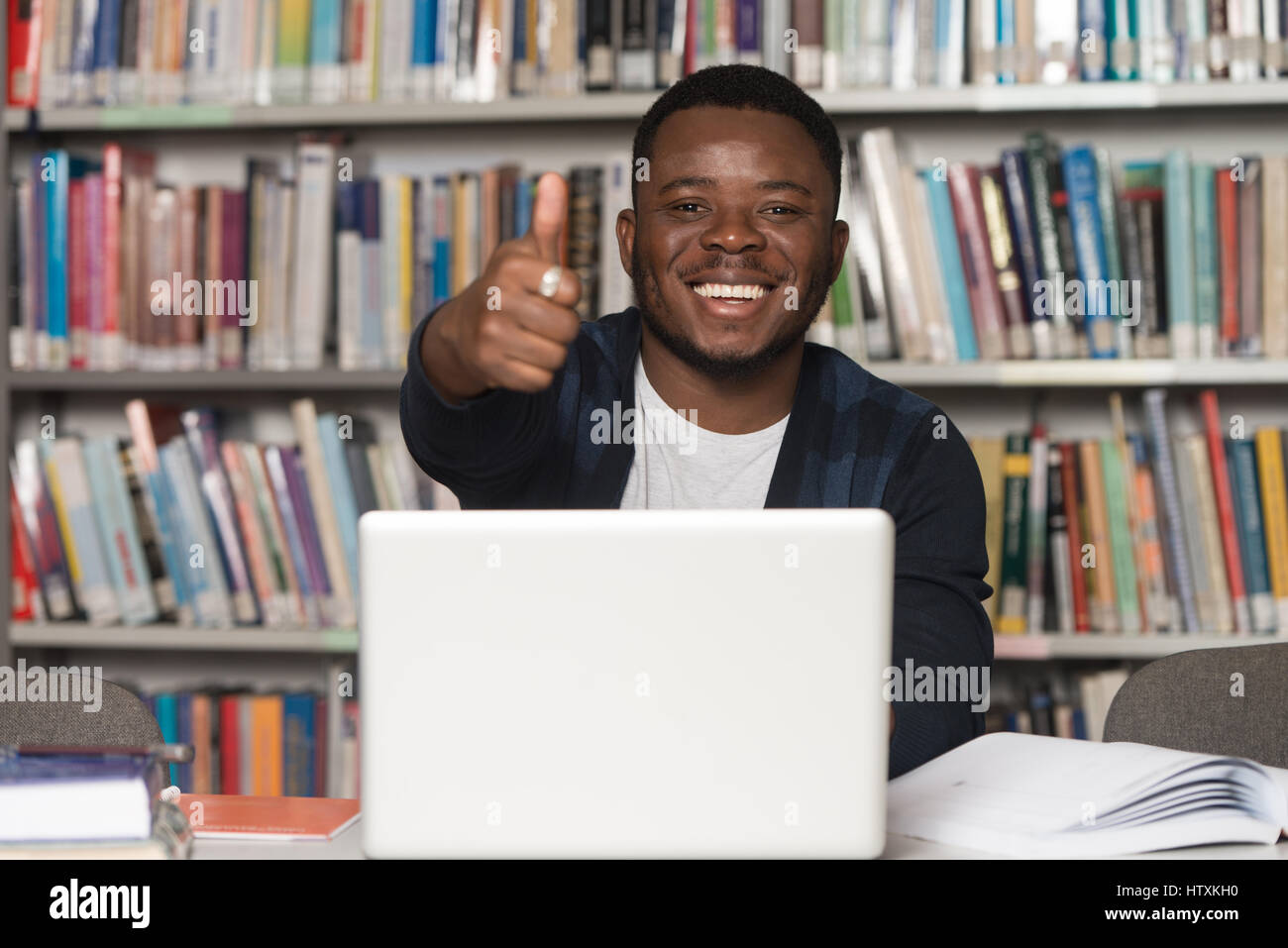African boy reading book library hi-res stock photography and images ...
