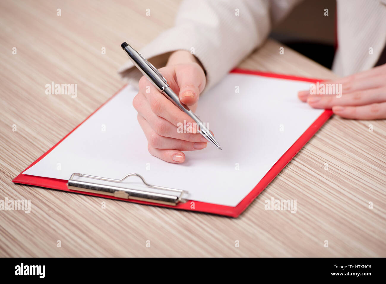 Hands taking notes in the pad Stock Photo - Alamy